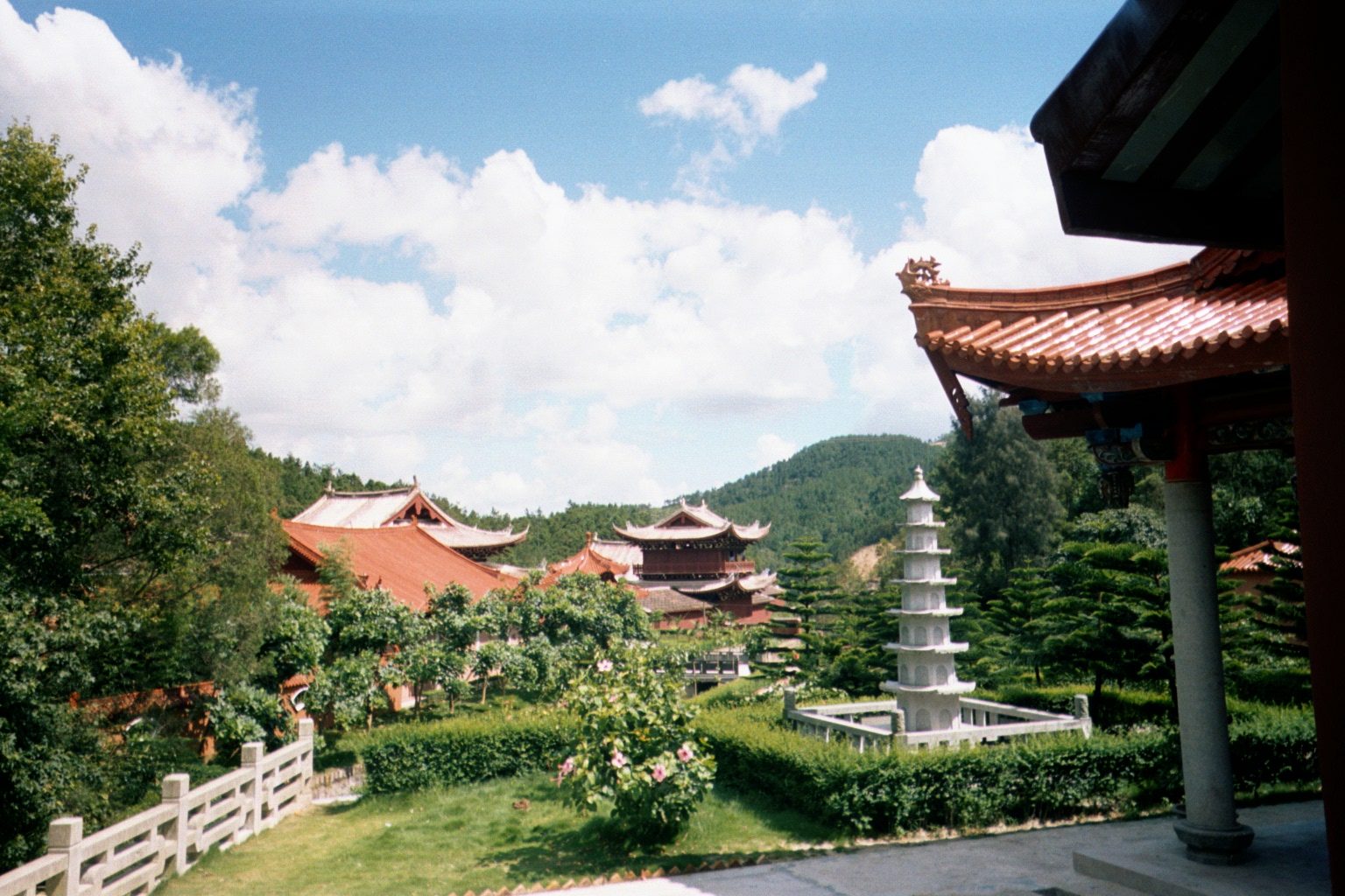 Leaving for the Rising Sun: Chinese Zen Master Yinyuan and the ...