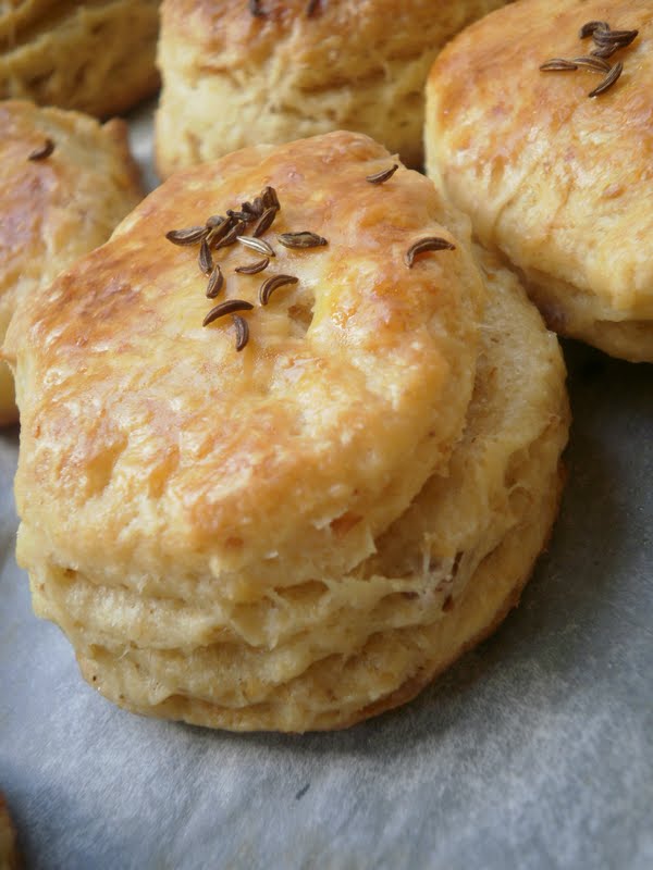 Myra's kitchen: Pogacele cu jumari