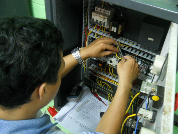 KEGIATAN KURSUS KELISTRIKAN KEGIATAN KURSUS KELISTRIKAN