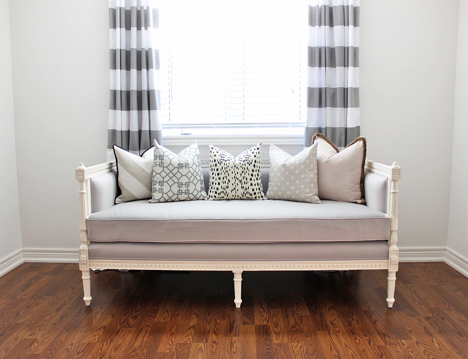 AM Dolce Vita: Antique Settee Daybed Reproduction