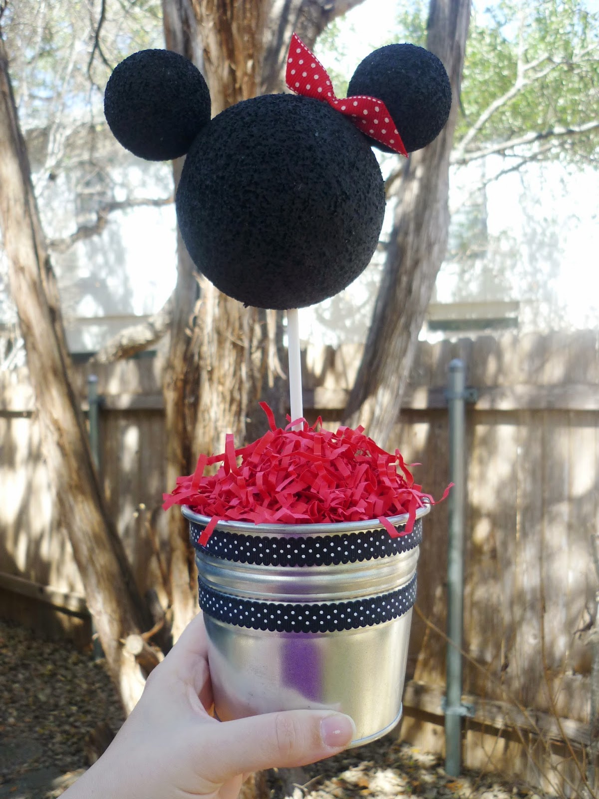 The Handy Dandy Helper: DIY Minnie Mouse Topiary