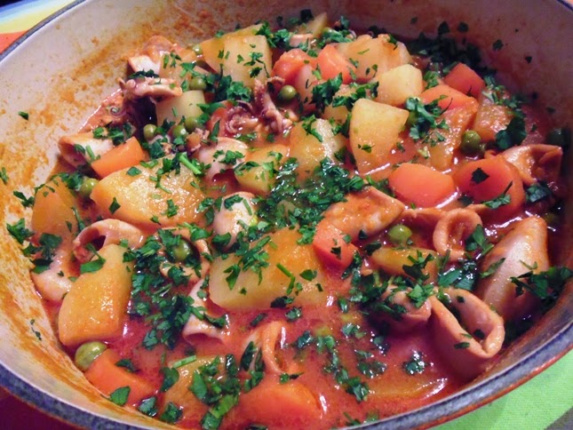 Cantinho da Somi: Lulas estufadas com batatas, cenouras e ervilhas