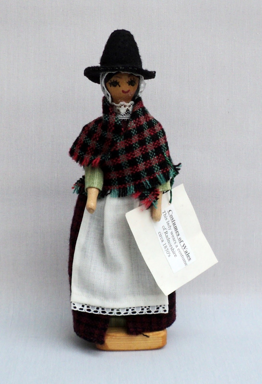 World Costume Dolls: WELSH DOLLS FROM WALES (United Kingdom)