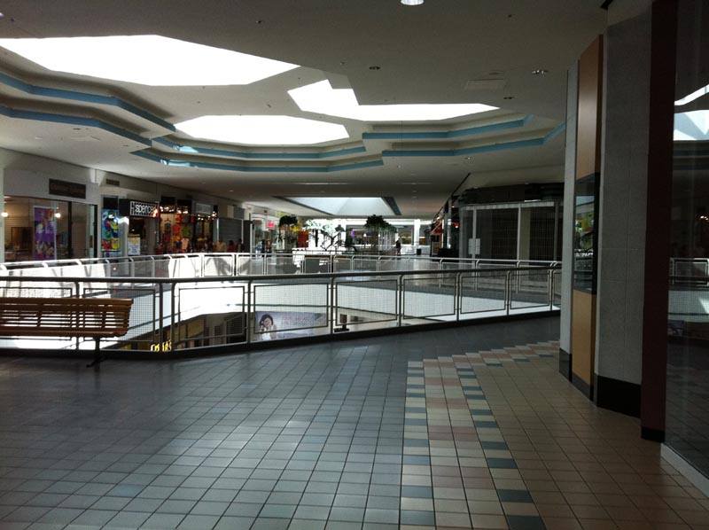 Sky City: Retail History: Oak Hollow Mall: High Point, NC