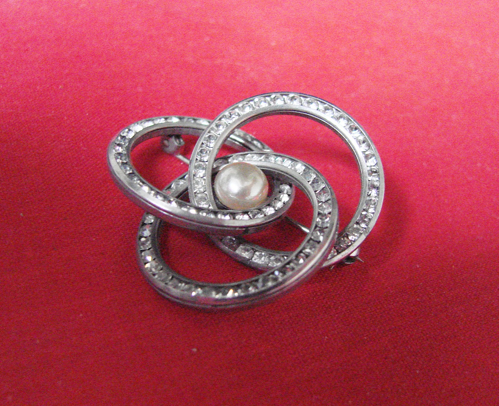 DULCEKAPPAVINTAGE: VINTAGE SPILLA CON CRISTALLI E PERLA - VINTAGE ...