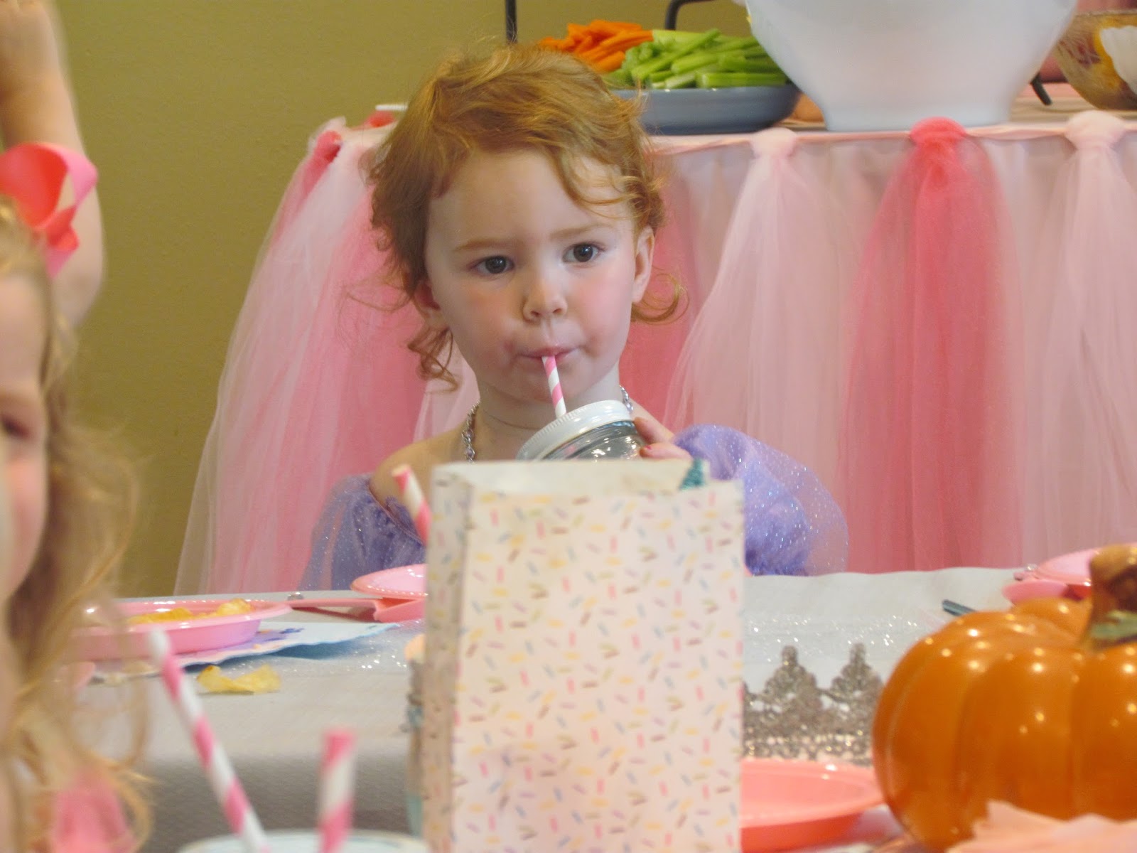 Creative Little House: Pretty Party for Cousin Claire