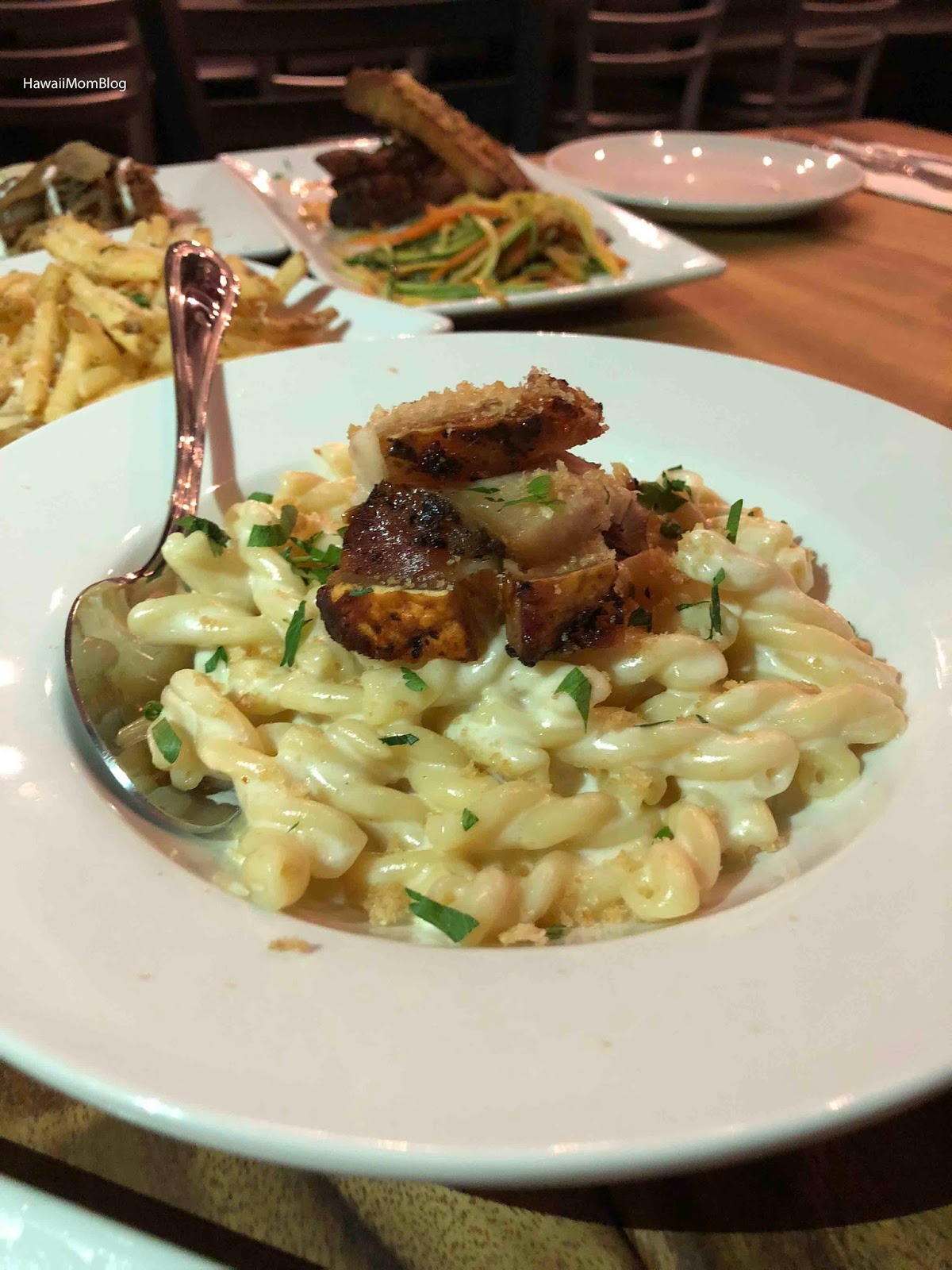 Hawaii Mom Blog: New in Kaimuki - The Surfing Pig