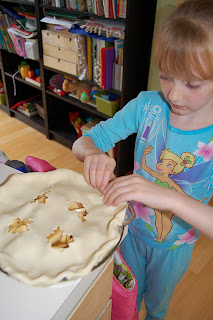 Our Creative Day: How To Make An Apple Pie & See The World