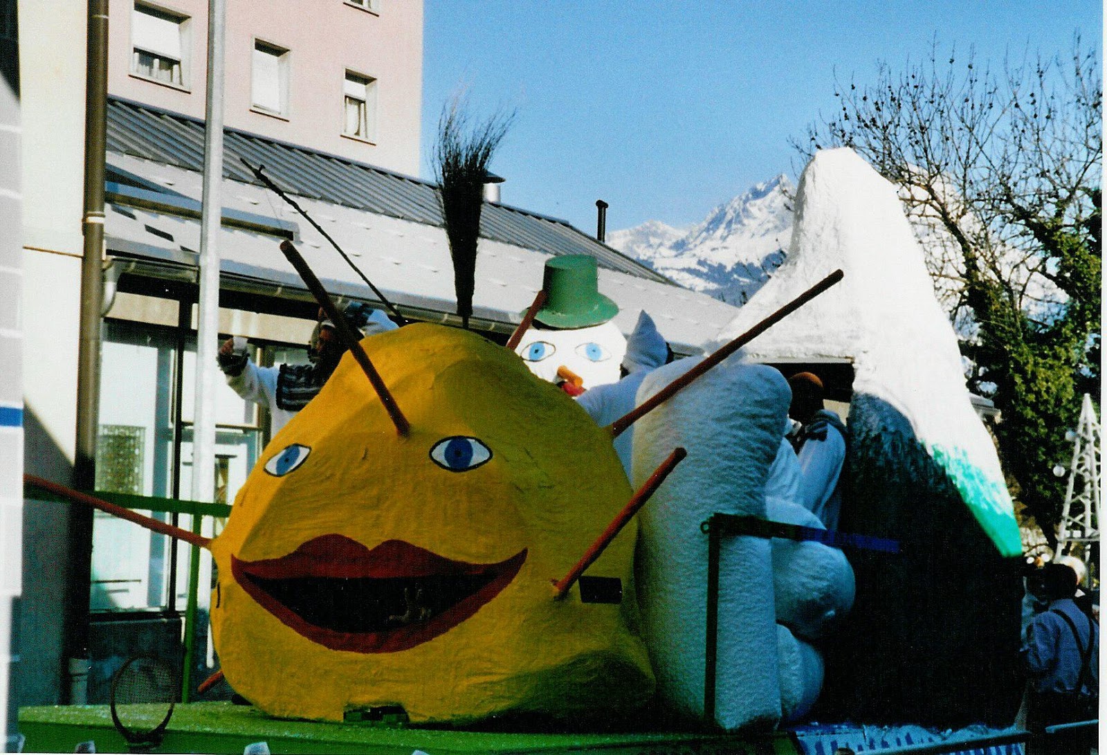 Monthey Productions: Carnaval de Monthey 2008 : réchauffement climatique Monthey Productions: Carnaval de Monthey 2008 : réchauffement climatique