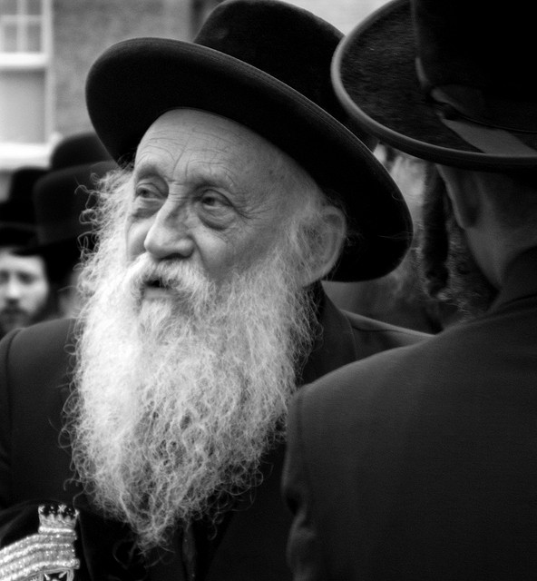 Chaim Halpern Scandal Towelgate ר אליעזר דוד פרידמאן אצל אדמור