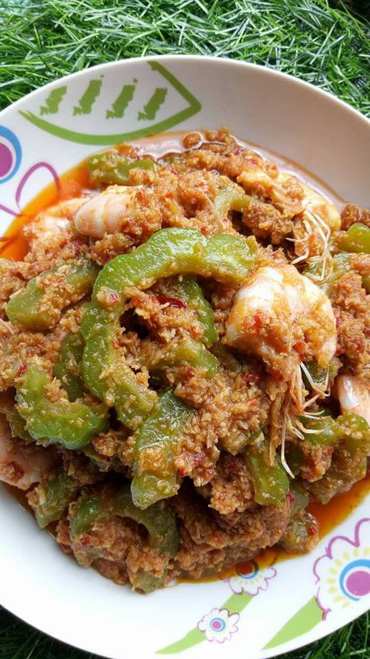 Enak Di makan Bersama Nasi Putih....Peria Masak Serunding Kelapa