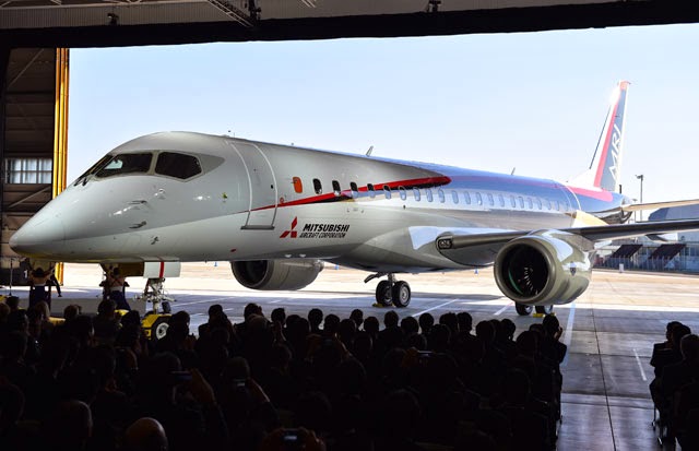 ZipanguFlyer: First Mitsubishi Regional Jet is rolled out.