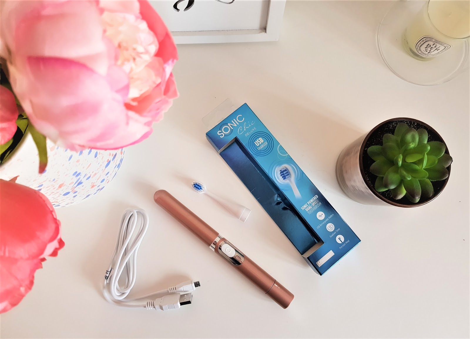 Sonic Chic Deluxe Toothbrush | That's What I Like
