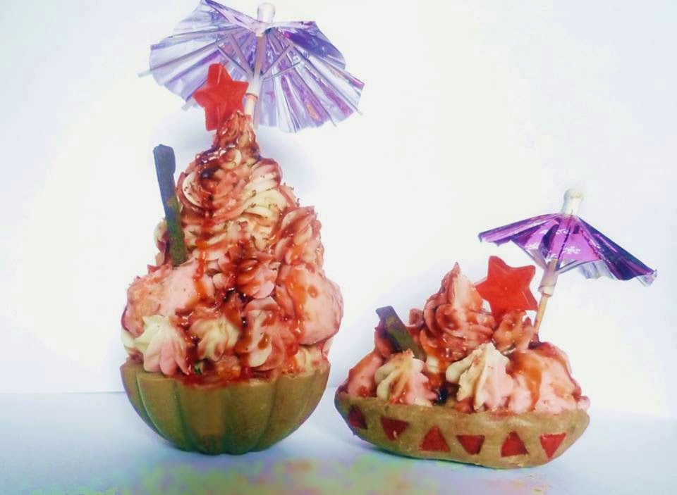 both sundaes together