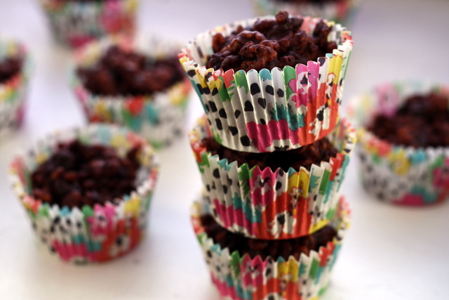 chocolate rice krispie cakes | Bakes & More
