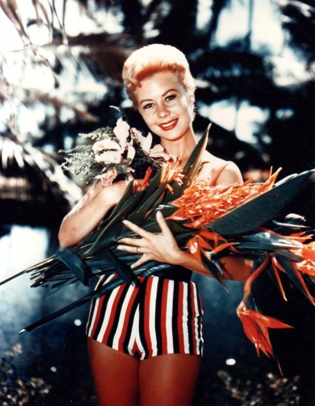 40 Fascinating Color Photographs of a Young Mitzi Gaynor in the 1950s ...