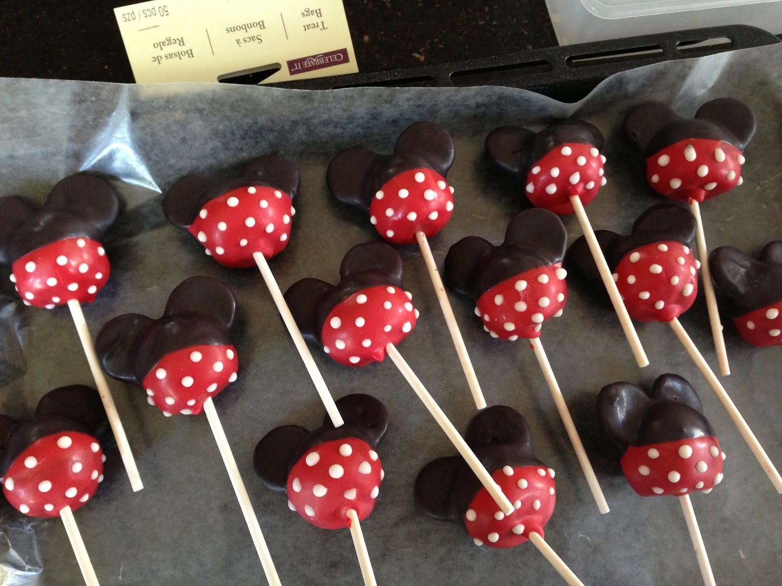Minnie Mouse Birthday Cake & Mickey / Minnie Cake Pops