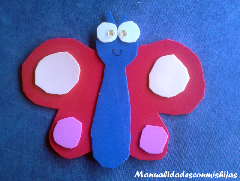 Manualidades con mis hijas: ¿Hacemos una mariposa multicolor de goma eva?