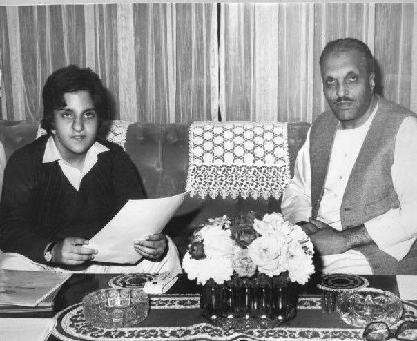 General Muhammad Zia ul Haq: General Zia With Family