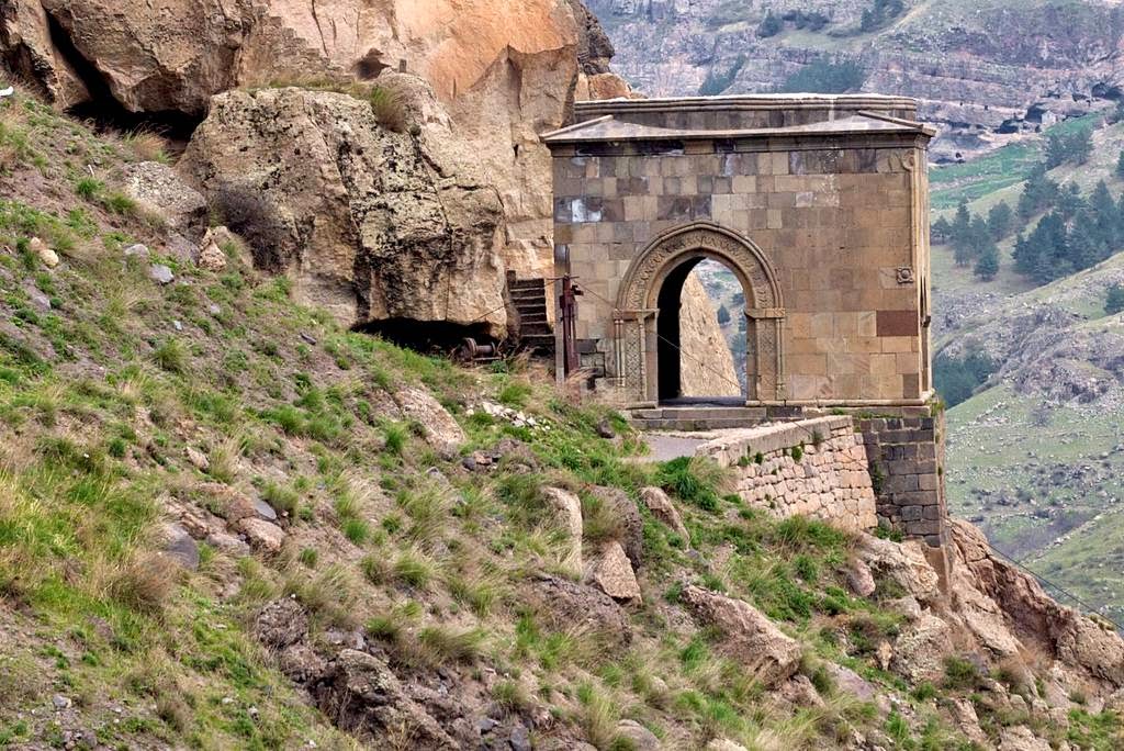 The Cave City of Vardzia ~ Kuriositas