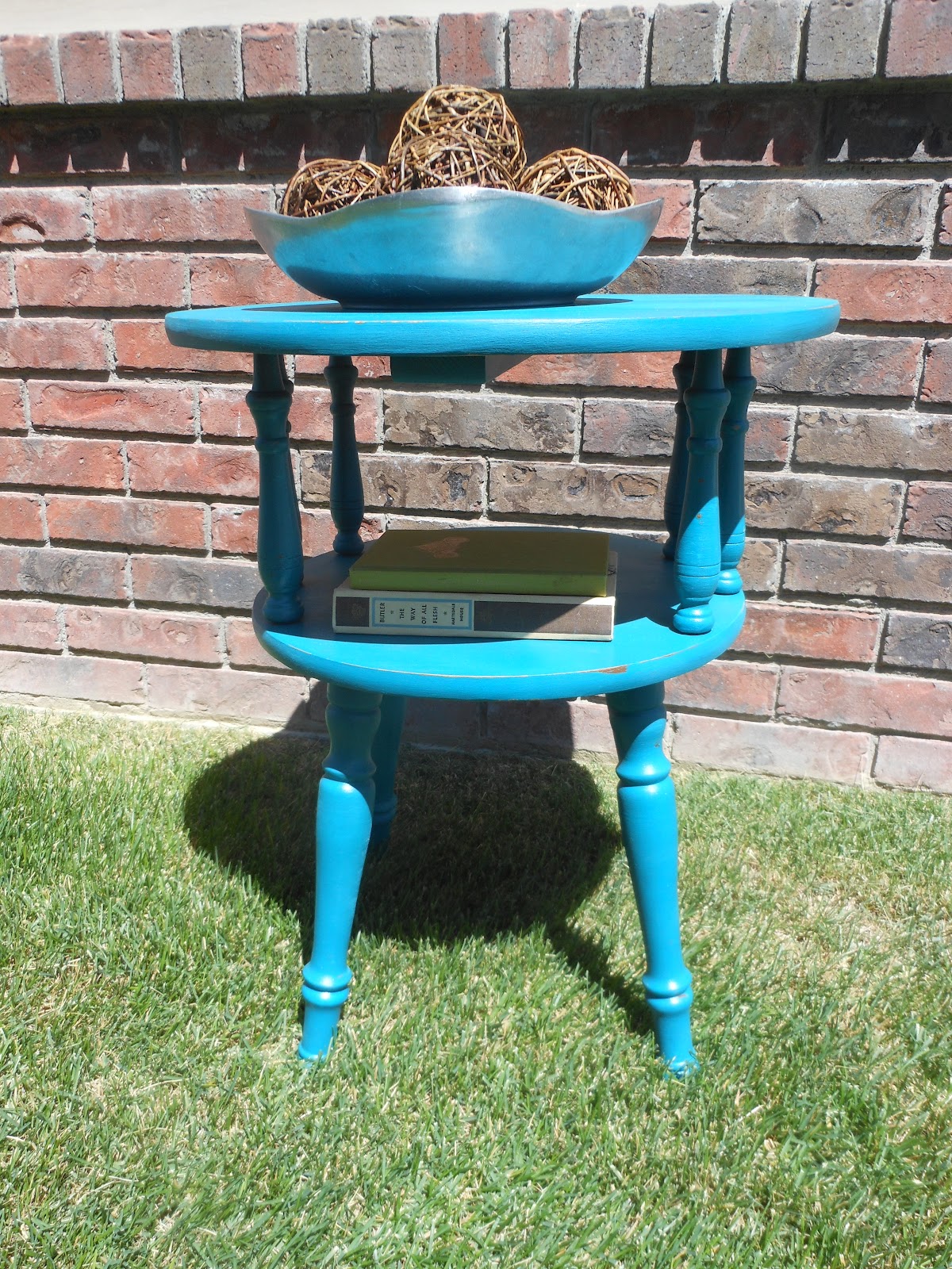 little yellow door design: Vintage 2-Tiered Tables
