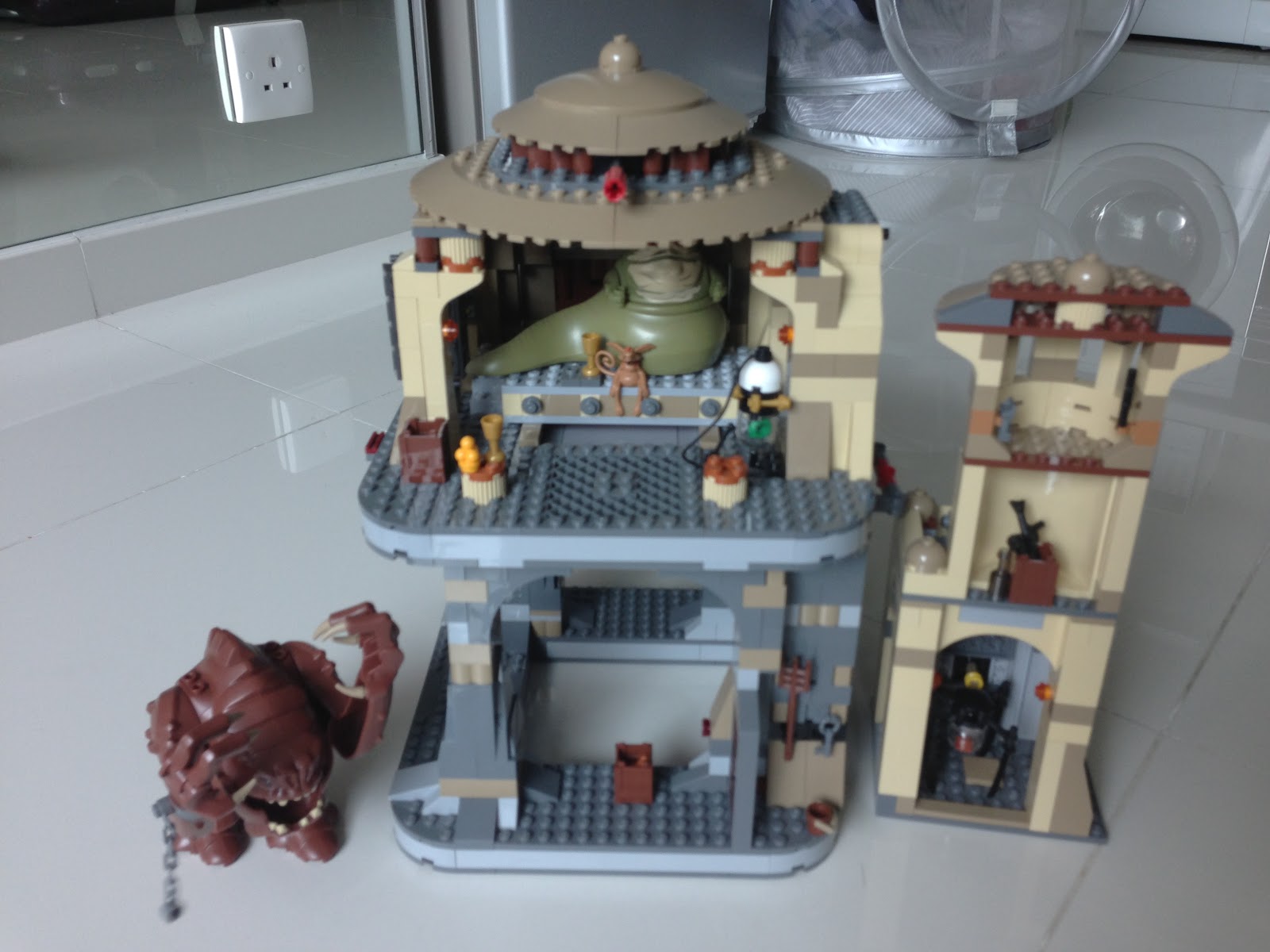 The Marriage of LEGO and Star Wars: Review: 75005 Rancor Pit