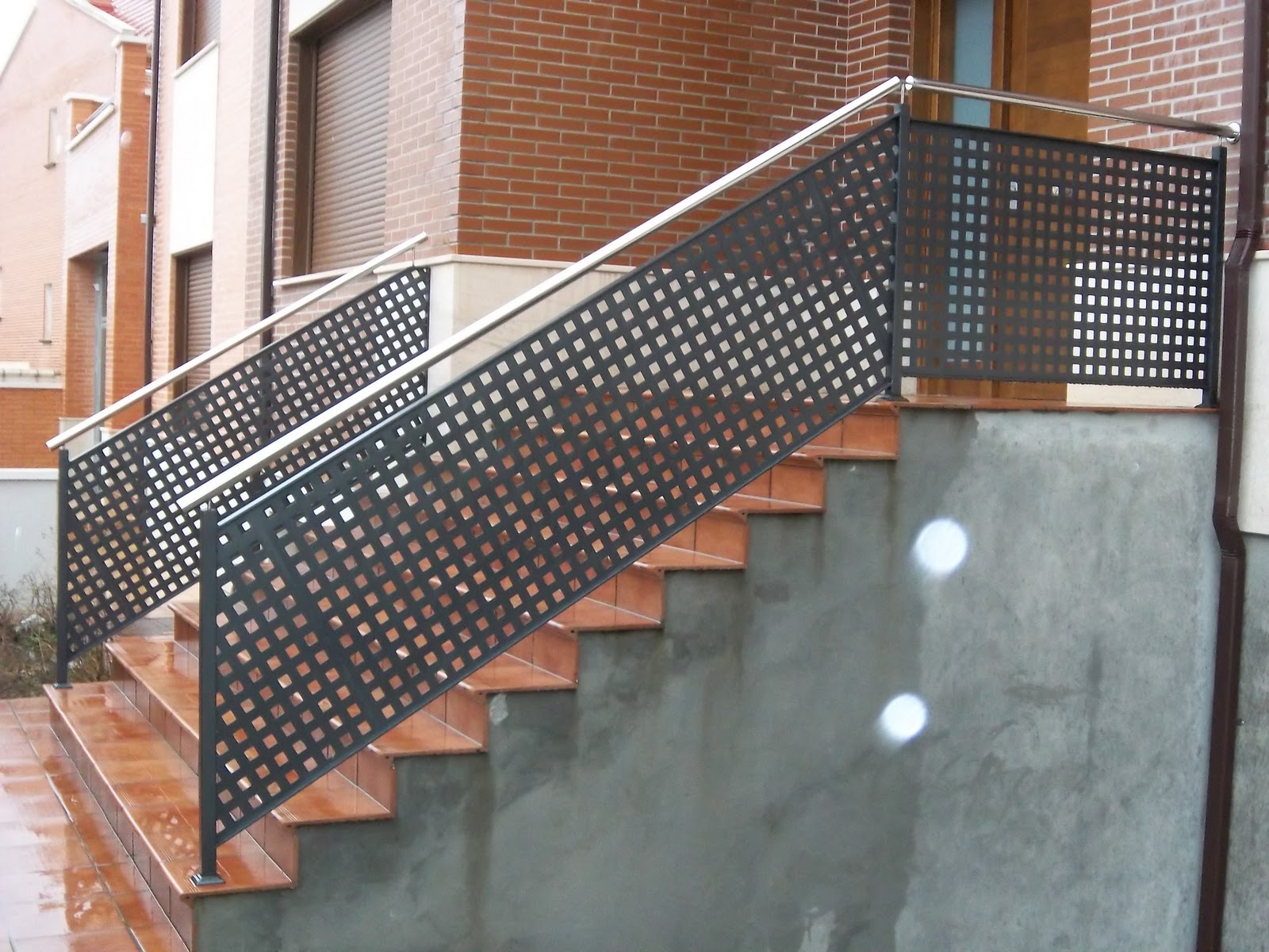 NORBEL CARPINTERIA METÄLICA Y ACERO INOXIDABLE: TRABAJO DE CHAPA PERFORADA