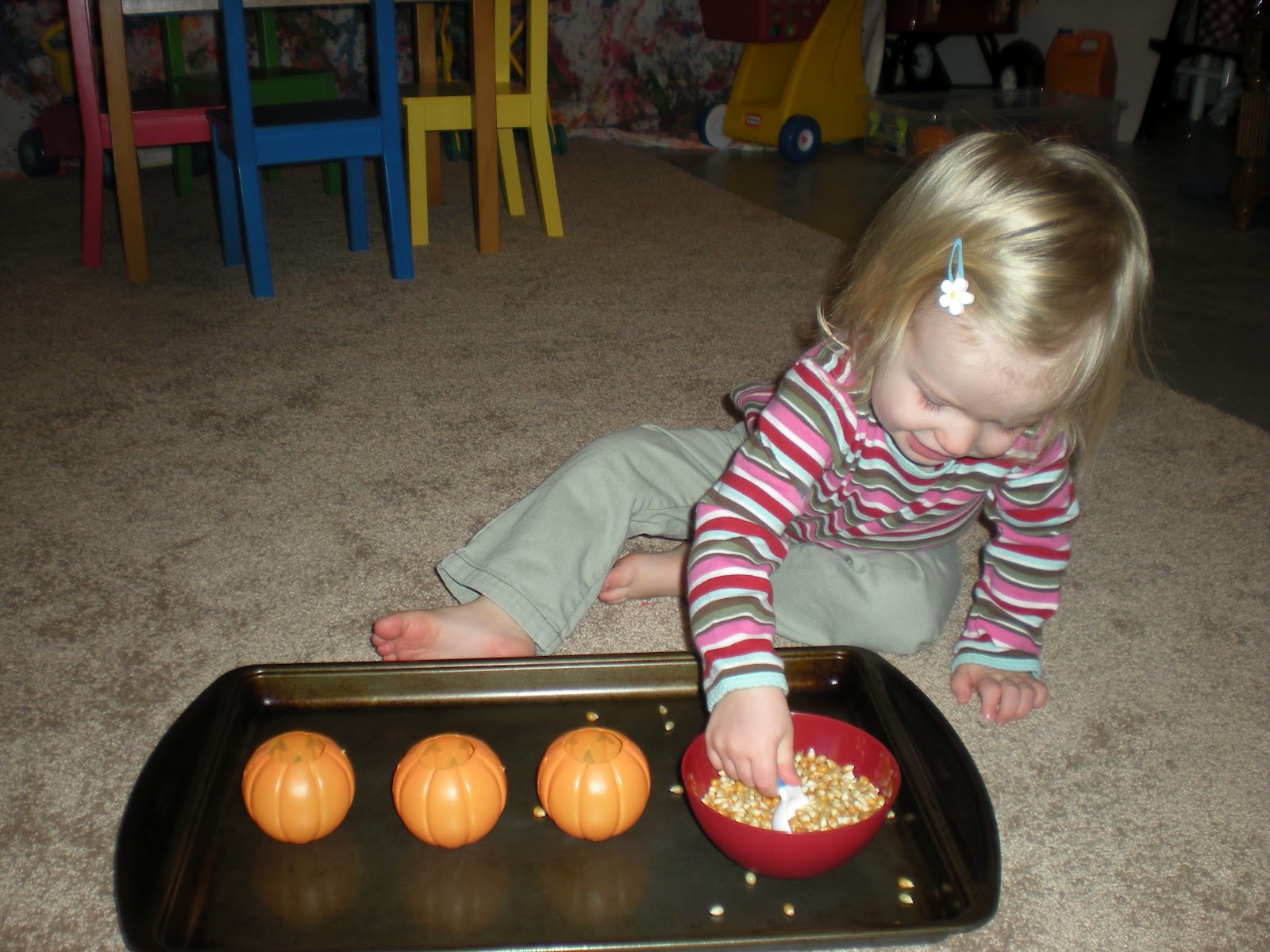 Play Through the Day: {Playing Through Autumn Day 13} Scooping Seeds