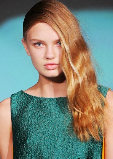 Love Hairstyles: Styling – hair combed to one side