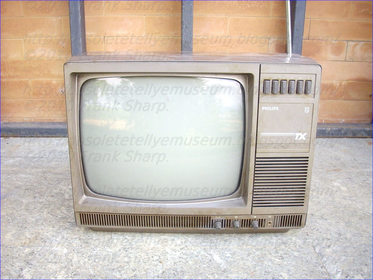 Obsolete Technology Tellye !: PHILIPS 12TX2501 /20L YEAR 1983.