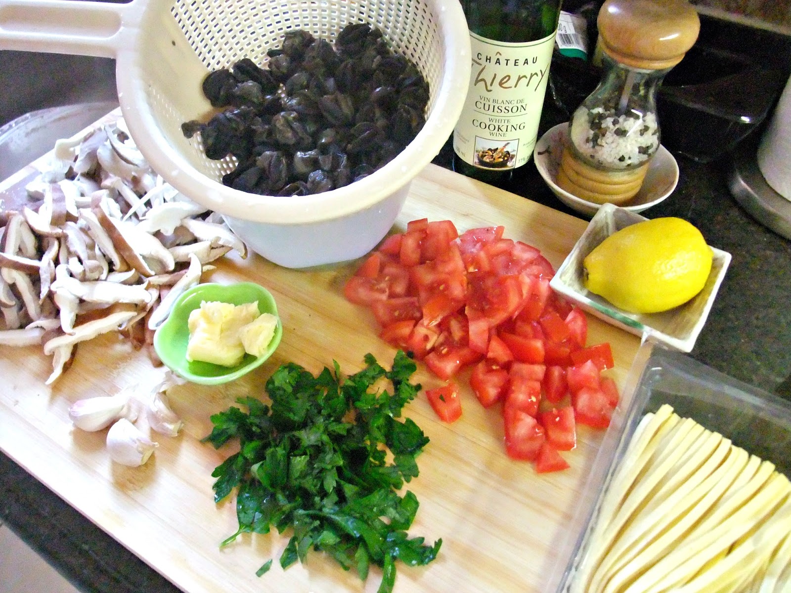 Susan's Savour-It!: Sautéed Escargots and Mushrooms in Butter, White ...