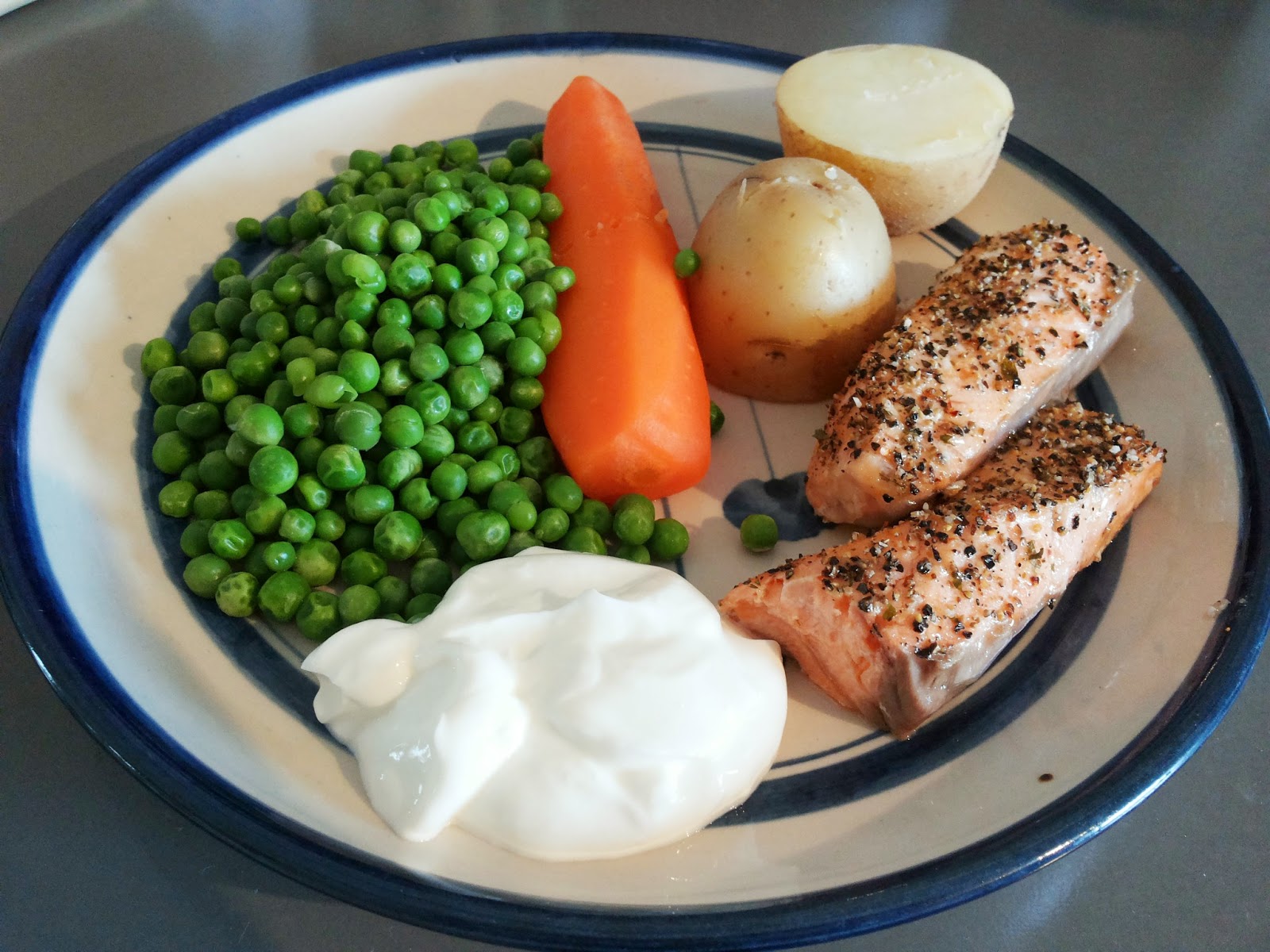 Kjøkkenet med det rare i: Enkel laksemiddag + dessert