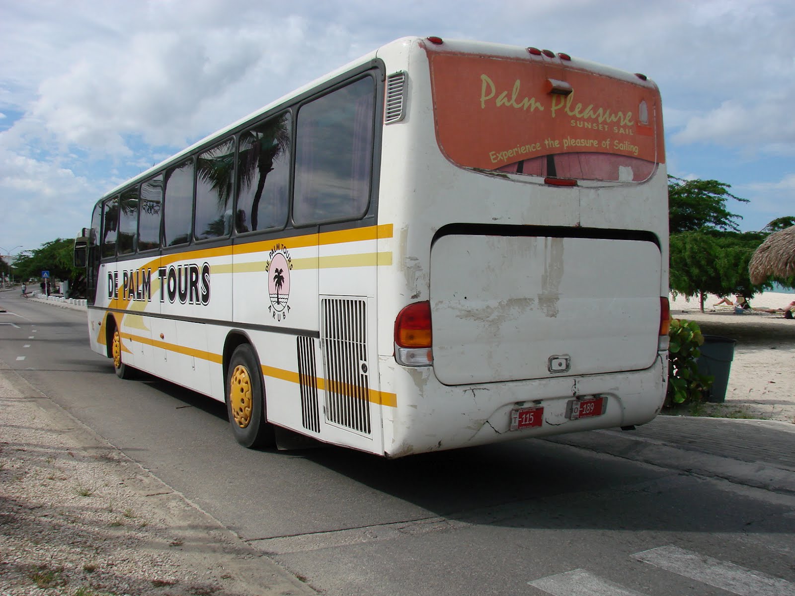 Buses from various cities in the world.: Autocarros de Aruba