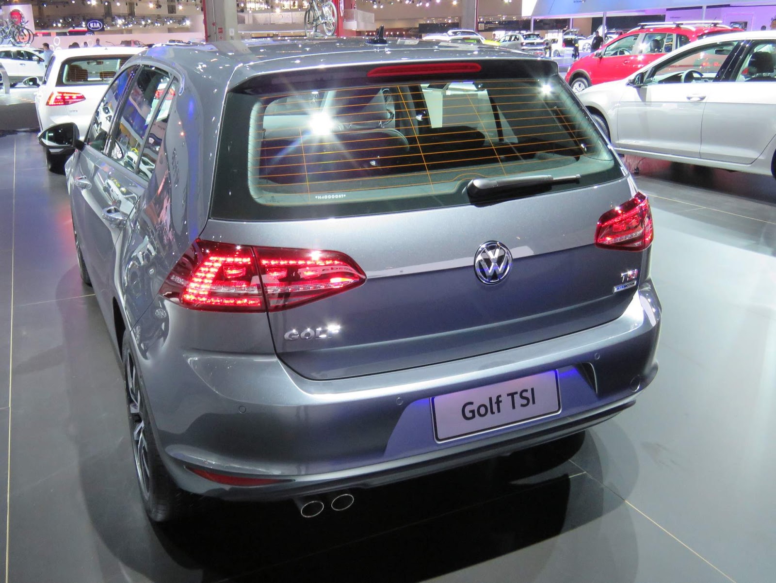 VW Golf TSI 2017: Comfortline, Highline e GTI - vídeos, fotos