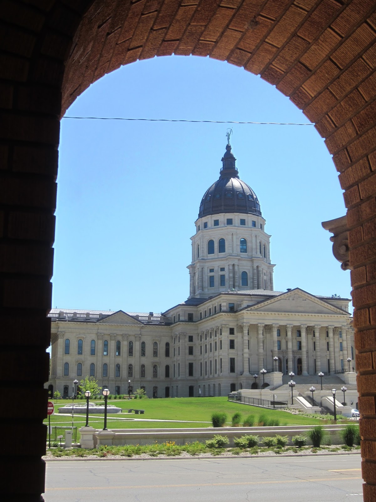 Souvenir Chronicles: TOPEKA, KANSAS: STATE CAPITOL BUILDING