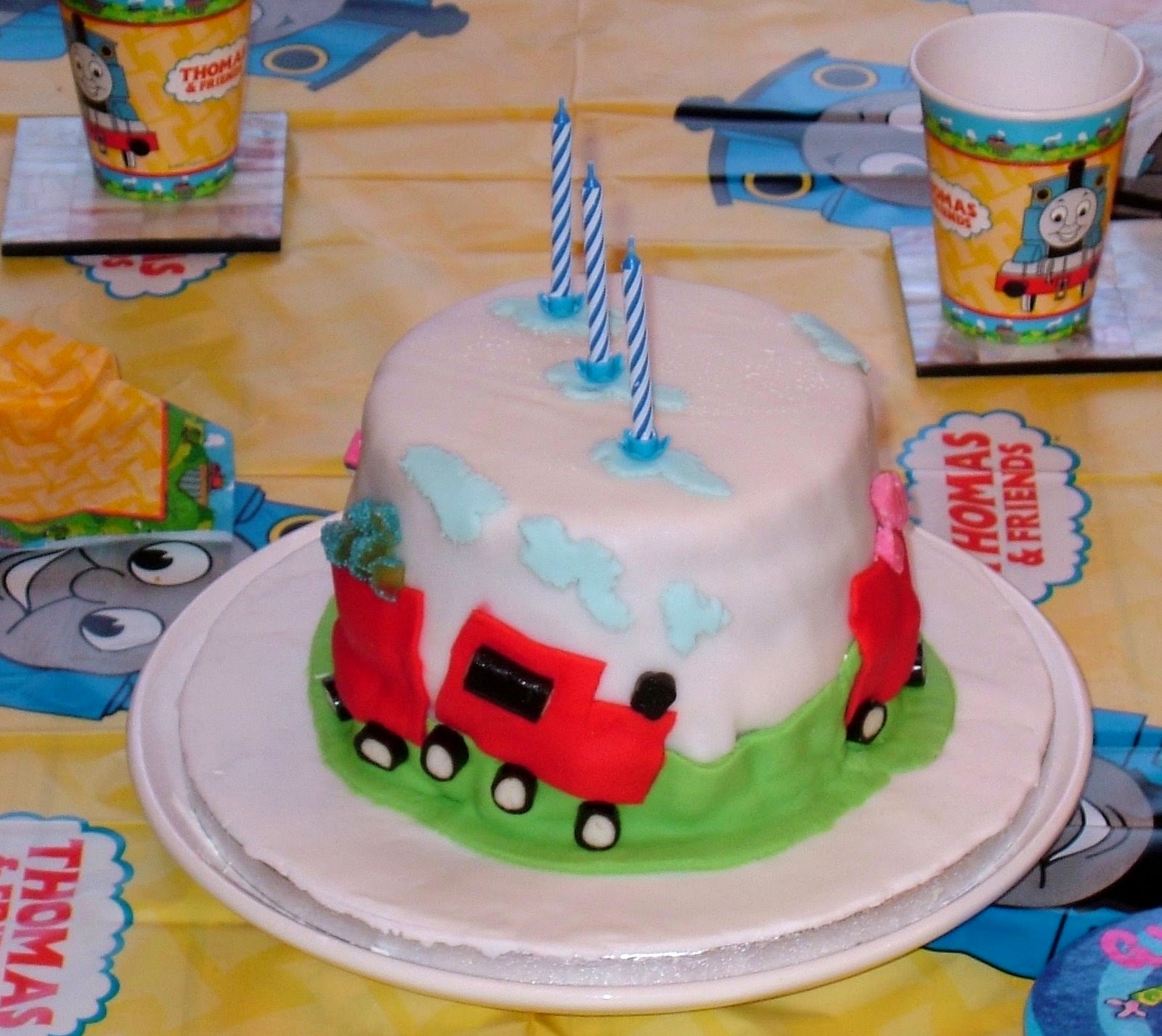 Birthday Cake Pictures: Kids Train Birthday Cakes