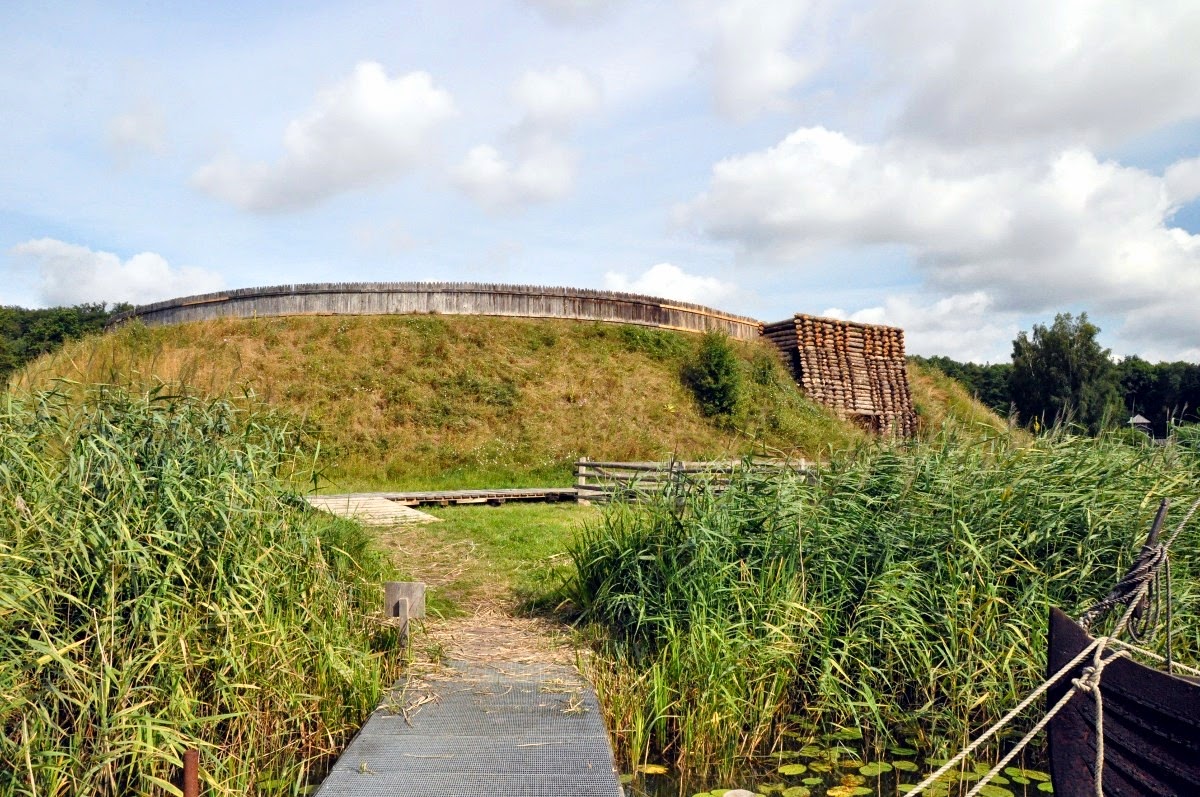 Echa Swantewita: Słowiański gród Wielki Radzim (Radomin) - Groß Raden