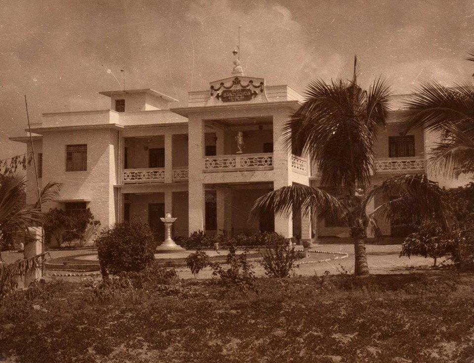 Photos of Prasanthi Nilayam ashram in early days