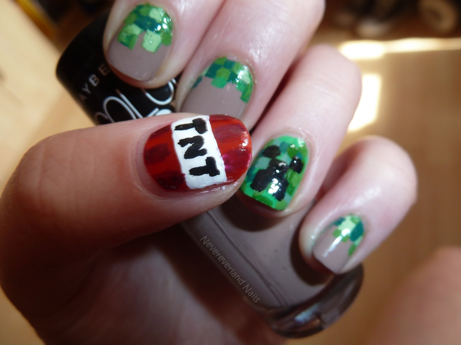 Nevereverland Nails: Minecraft inspired nails!