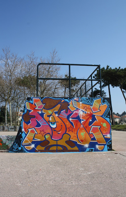 DOCE12: Graffiti,sol,playa....