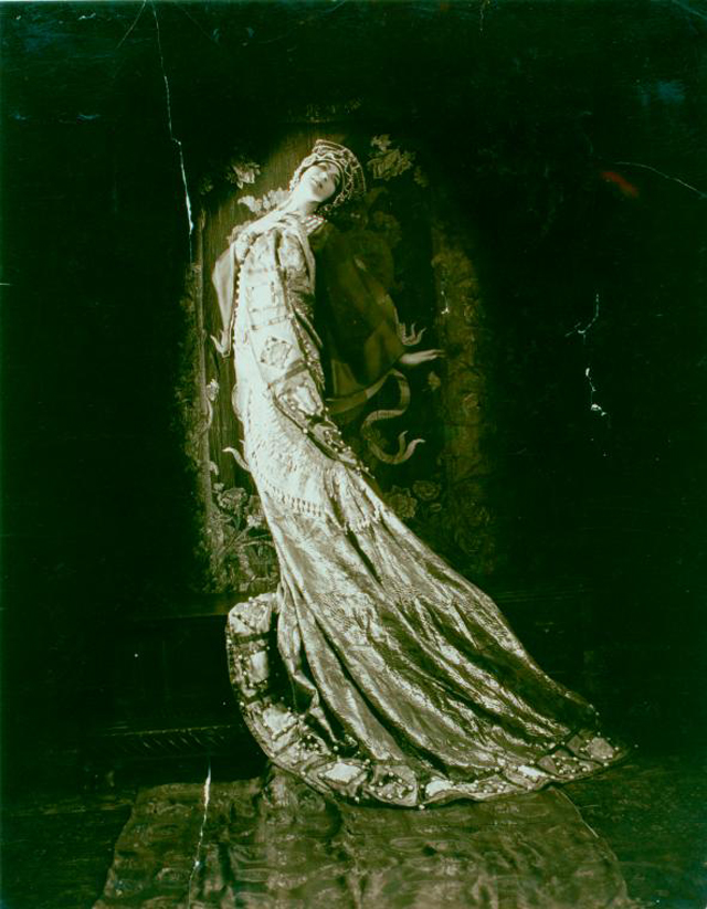 Modern Dance Pioneer: 39 Stunning Vintage Photos of Ruth St. Denis in ...