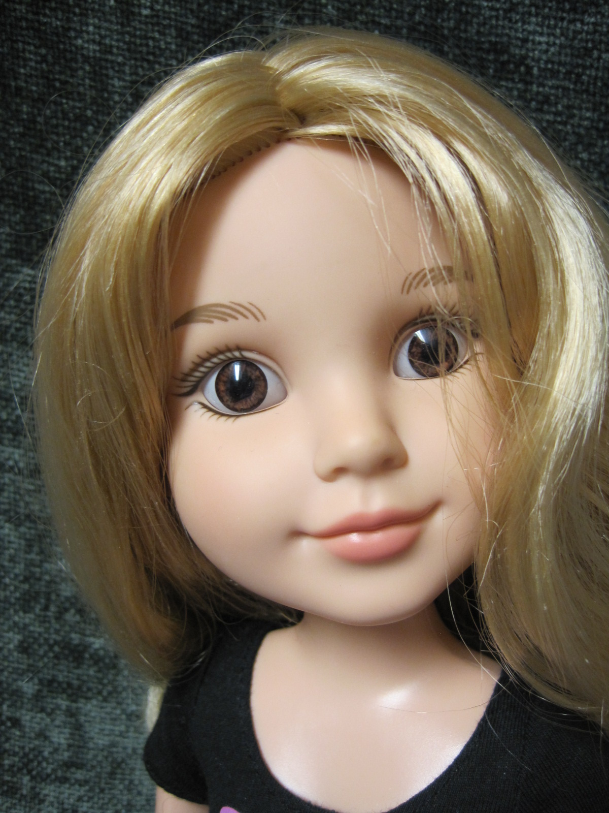 Never Grow Up: A Mom's Guide to Dolls and More: BFC Ink Doll Review ...