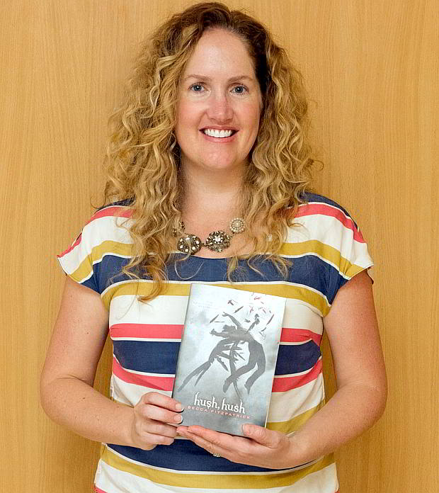 The Hush, Hush Saga: Autora