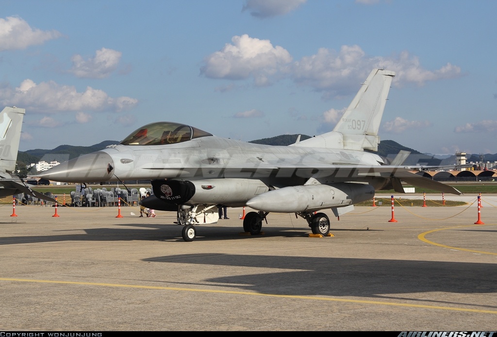 MILITARY: 대한민국 공군 전투기 (KF-16)