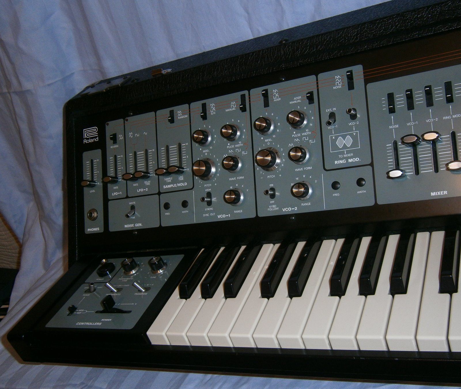 MATRIXSYNTH: ROLAND SH-5 SN 480751