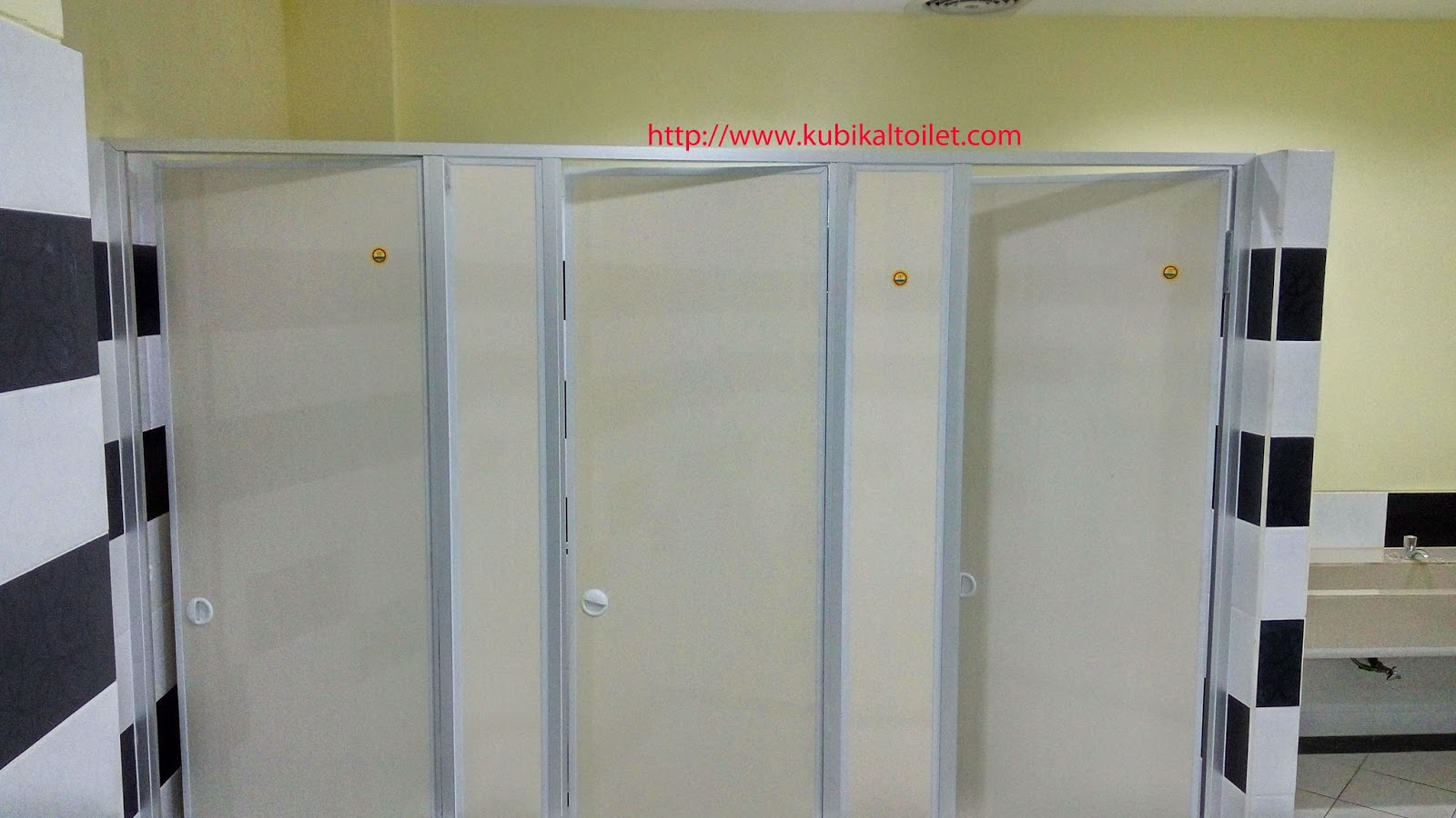 Partisi Toilet PVC Project Sekolah Kristen Ketapang 1 Jl. K.H Zainul ...