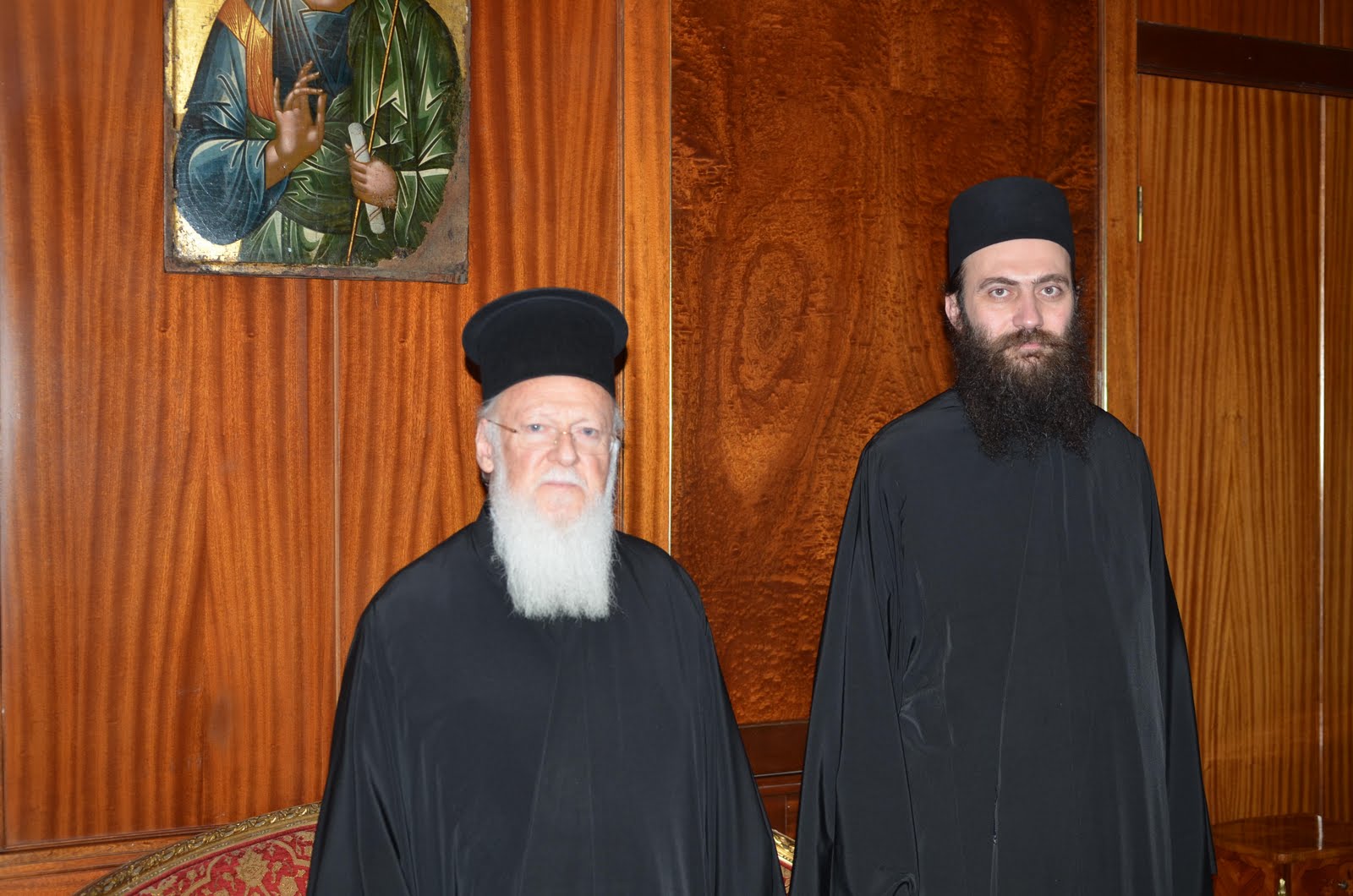ΦΩΣ ΦΑΝΑΡΙΟΥ: Ο ΝΕΟΣ ΗΓΟΥΜΕΝΟΣ ΤΗΣ ΜΟΝΗΣ ΧΙΛΑΝΔΑΡΙΟΥ ΣΤΟΝ ΠΑΤΡΙΑΡΧΗ