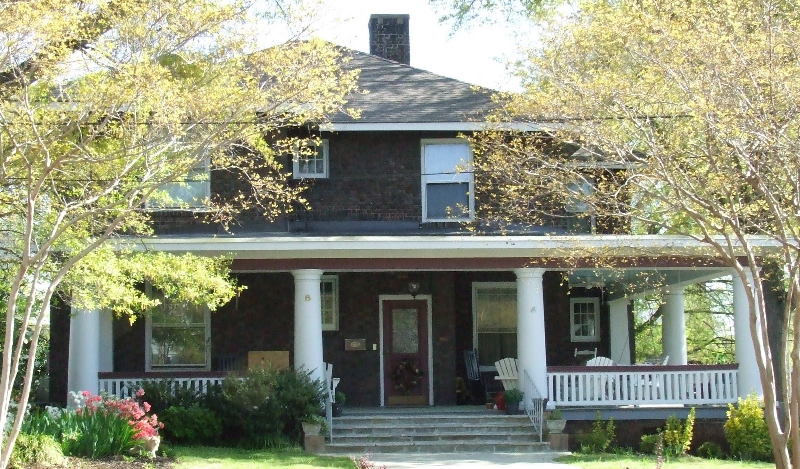My Blue Cottage: Spring + Old Houses = A Beautiful Walk