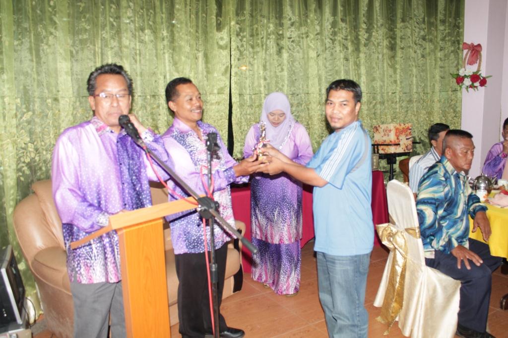 Kelab Keluarga dan Kakitangan PUSPEN Muar: PERTANDINGAN BADMINTON CCRC ...