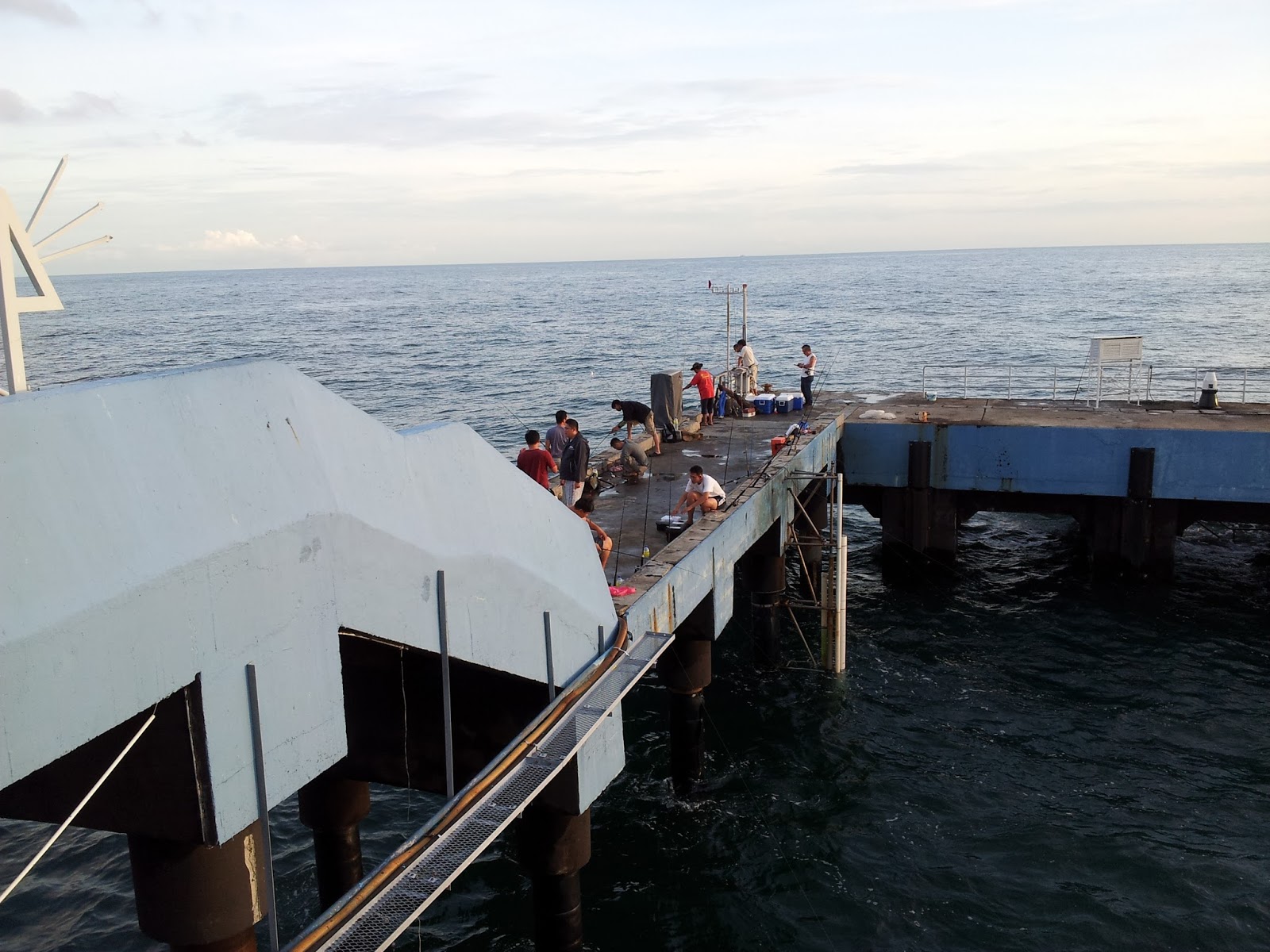 Shup up and ride: Fishing at One Fathom Bank 16th Dec 2011